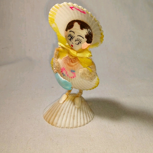 Vintage Shell Art Lady | Accents | Vintage 95 St Petersburg Florida ...